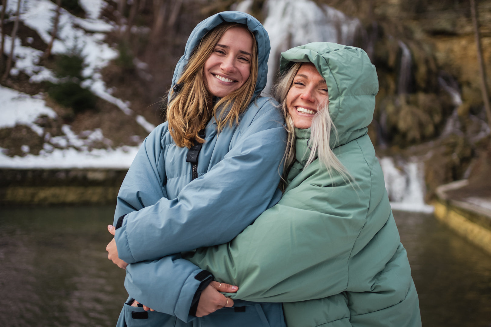 Shop Women's Waterproof Changing Robes – Vivida Lifestyle