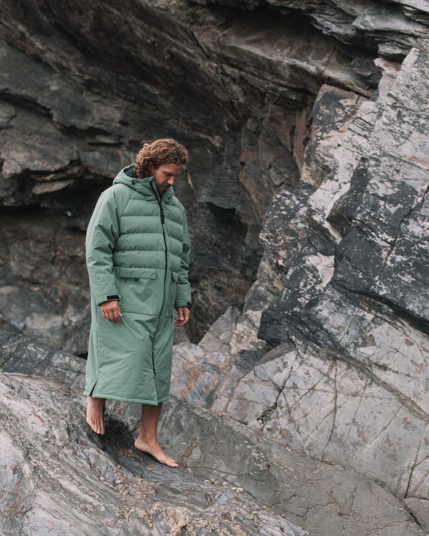 Shop Men's Waterproof Changing Robes Online – Vivida Lifestyle